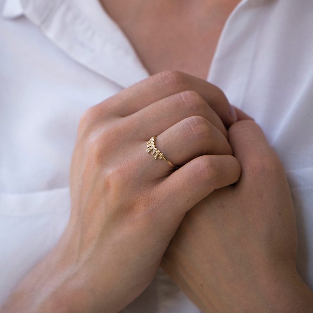 IRREGULAR CROWN & DIAMONDS RING